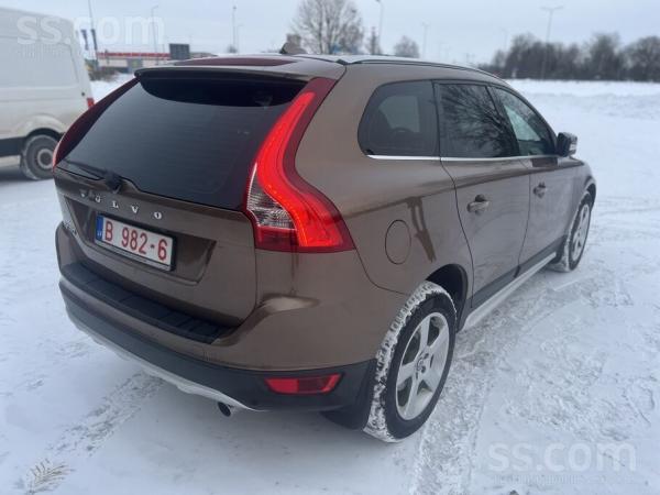 Brown Volvo XC60 2010 in Jekabpils, with an engine capacity of 2.40 L and mileage of 262 thousand km for 9200 €, photo 6 on AUTOMOTO.COM.LV