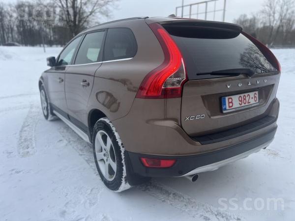 Brown Volvo XC60 2010 in Jekabpils, with an engine capacity of 2.40 L and mileage of 262 thousand km for 9200 €, photo 9 on AUTOMOTO.COM.LV
