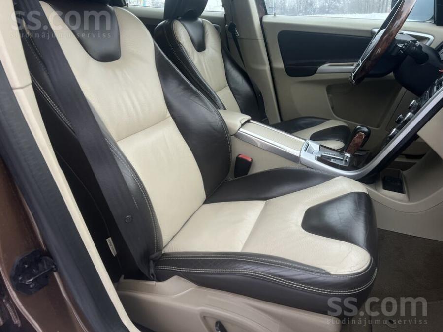 Brūns Volvo XC60 2010 Jēkabpils, ar dzinēja tilpumu 2.40 L un nobraukumu 262 tūkst. km par 9200 €, foto 17 vietnē AUTOMOTO.COM.LV
