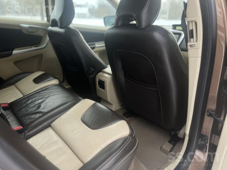 Brūns Volvo XC60 2010 Jēkabpils, ar dzinēja tilpumu 2.40 L un nobraukumu 262 tūkst. km par 9200 €, foto 18 vietnē AUTOMOTO.COM.LV