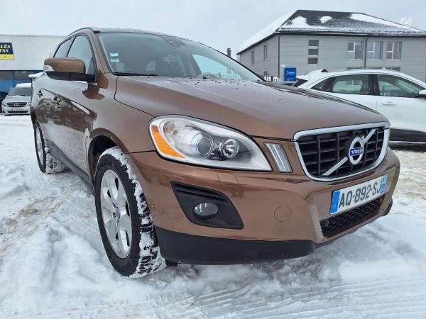 Brūns Volvo XC60 2010 Tauragė, ar dzinēja tilpumu 2.40 L un nobraukumu 161 tūkst. km par 7400 €, foto 1 vietnē AUTOMOTO.COM.LV