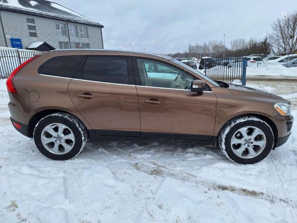 Brūns Volvo XC60 2010 Tauragė, ar dzinēja tilpumu 2.40 L un nobraukumu 161 tūkst. km par 7400 €, foto 8 vietnē AUTOMOTO.COM.LV