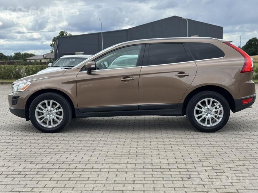 Brown Volvo XC60 2010 in Talsi, with an engine capacity of 2.40 L and mileage of 195 thousand km for 8970 €, photo 3 on AUTOMOTO.COM.LV