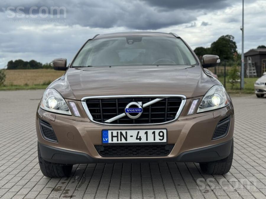 Brown Volvo XC60 2010 in Talsi, with an engine capacity of 2.40 L and mileage of 195 thousand km for 8970 €, photo 4 on AUTOMOTO.COM.LV