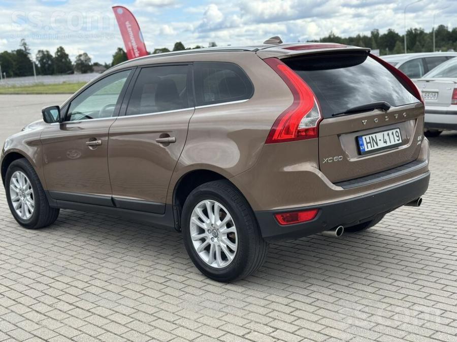 Brown Volvo XC60 2010 in Talsi, with an engine capacity of 2.40 L and mileage of 195 thousand km for 8970 €, photo 5 on AUTOMOTO.COM.LV
