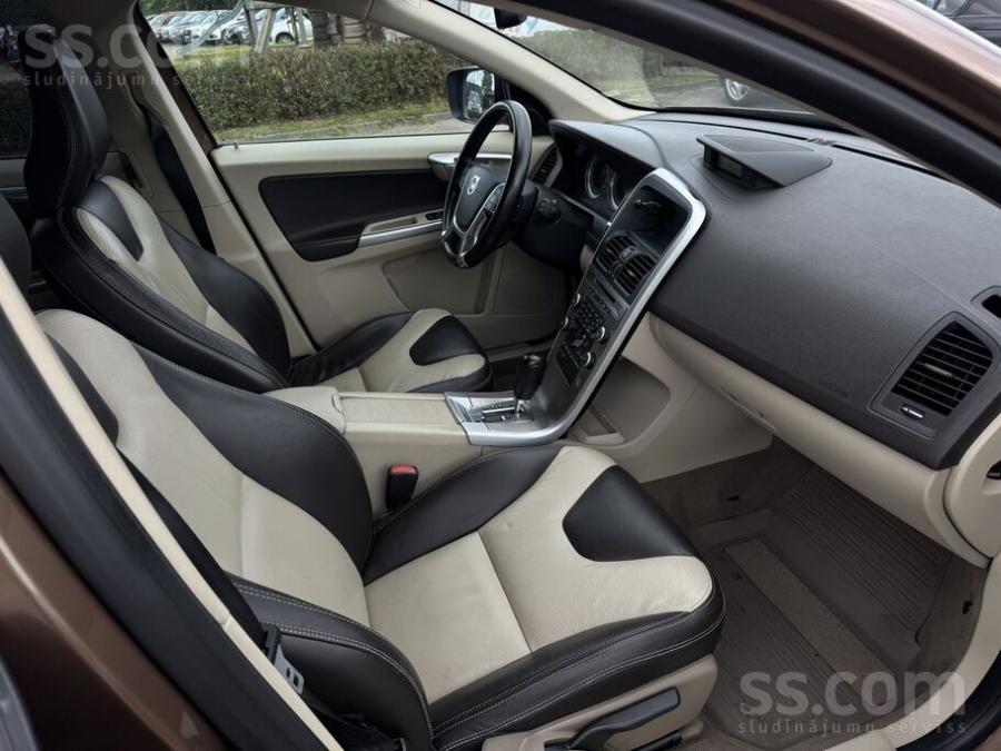 Brown Volvo XC60 2010 in Talsi, with an engine capacity of 2.40 L and mileage of 195 thousand km for 8970 €, photo 10 on AUTOMOTO.COM.LV