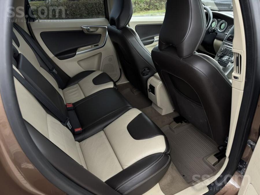 Brown Volvo XC60 2010 in Talsi, with an engine capacity of 2.40 L and mileage of 195 thousand km for 8970 €, photo 11 on AUTOMOTO.COM.LV