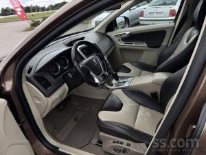 Brown Volvo XC60 2010 in Talsi, with an engine capacity of 2.40 L and mileage of 195 thousand km for 8970 €, photo 15 on AUTOMOTO.COM.LV