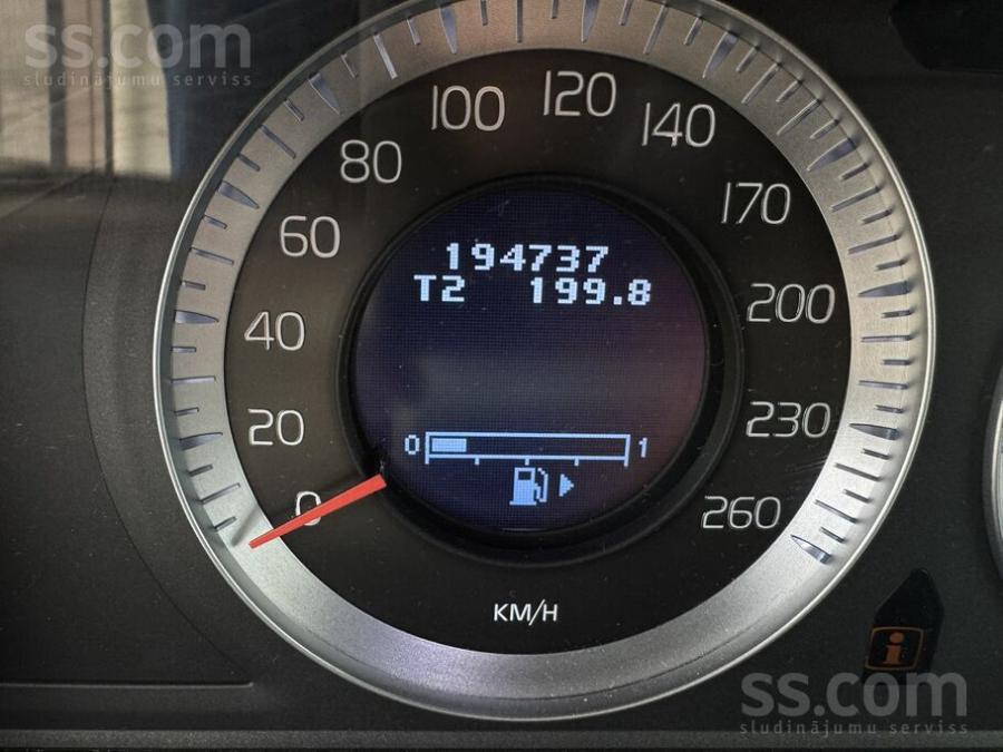 Brown Volvo XC60 2010 in Talsi, with an engine capacity of 2.40 L and mileage of 195 thousand km for 8970 €, photo 16 on AUTOMOTO.COM.LV