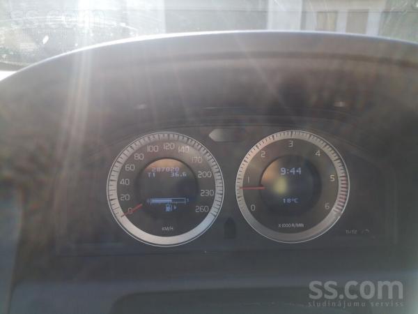 Brūns Volvo XC60 2010 Rīga, ar dzinēja tilpumu 2.40 L un nobraukumu 287 tūkst. km par 7990 €, foto 1 vietnē AUTOMOTO.COM.LV