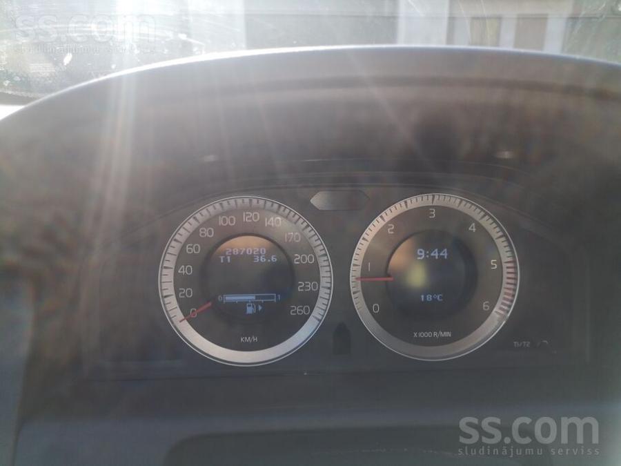 Brūns Volvo XC60 2010 Rīga, ar dzinēja tilpumu 2.40 L un nobraukumu 287 tūkst. km par 7990 €, foto 1 vietnē AUTOMOTO.COM.LV