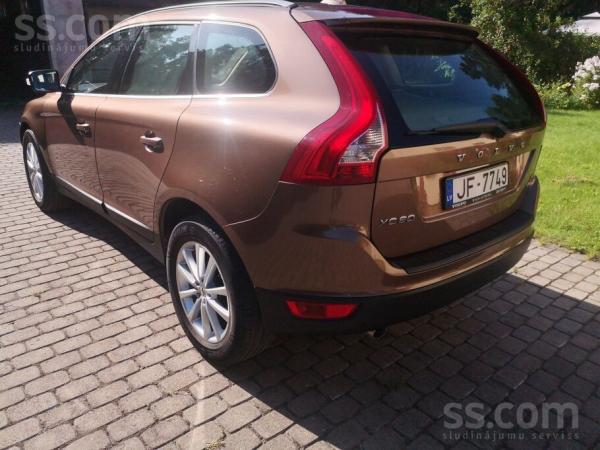 Brūns Volvo XC60 2010 Rīga, ar dzinēja tilpumu 2.40 L un nobraukumu 287 tūkst. km par 7990 €, foto 2 vietnē AUTOMOTO.COM.LV