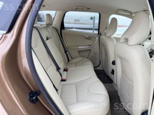 Brūns Volvo XC60 2010 Rīga, ar dzinēja tilpumu 2.40 L un nobraukumu 268 tūkst. km par 9995 €, foto 17 vietnē AUTOMOTO.COM.LV