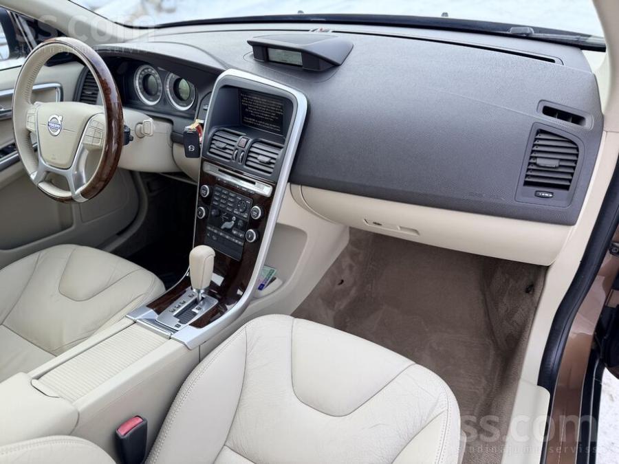 Brūns Volvo XC60 2010 Rīga, ar dzinēja tilpumu 2.40 L un nobraukumu 268 tūkst. km par 9995 €, foto 20 vietnē AUTOMOTO.COM.LV