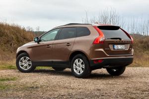 Brown Volvo XC60 2010 in Riga, with an engine capacity of 2.00 L and mileage of 183 thousand km for 9995 €, photo 3 on AUTOMOTO.COM.LV
