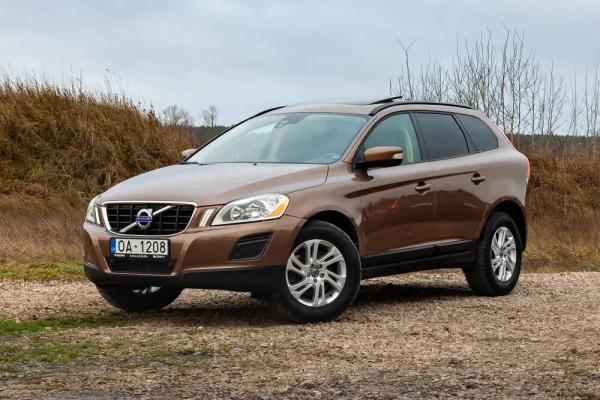 Brown Volvo XC60 2010 in Riga, with an engine capacity of 2.00 L and mileage of 183 thousand km for 9995 €, photo 3 on AUTOMOTO.COM.LV