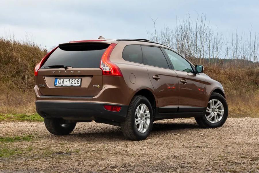 Brown Volvo XC60 2010 in Riga, with an engine capacity of 2.00 L and mileage of 183 thousand km for 9995 €, photo 5 on AUTOMOTO.COM.LV