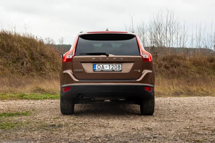 Brown Volvo XC60 2010 in Riga, with an engine capacity of 2.00 L and mileage of 183 thousand km for 9995 €, photo 11 on AUTOMOTO.COM.LV