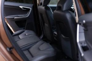 Brown Volvo XC60 2010 in Riga, with an engine capacity of 2.00 L and mileage of 183 thousand km for 9995 €, photo 15 on AUTOMOTO.COM.LV