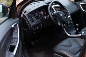 Brown Volvo XC60 2010 in Riga, with an engine capacity of 2.00 L and mileage of 183 thousand km for 9995 €, photo 18 on AUTOMOTO.COM.LV