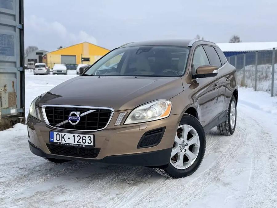 Brown Volvo XC60 2010 in Riga, with an engine capacity of 2.40 L and mileage of 268 thousand km for 9995 €, photo 4 on AUTOMOTO.COM.LV