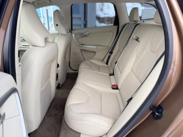 Brūns Volvo XC60 2010 Rīga, ar dzinēja tilpumu 2.40 L un nobraukumu 268 tūkst. km par 9995 €, foto 9 vietnē AUTOMOTO.COM.LV