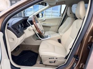 Brown Volvo XC60 2010 in Riga, with an engine capacity of 2.40 L and mileage of 268 thousand km for 9995 €, photo 11 on AUTOMOTO.COM.LV