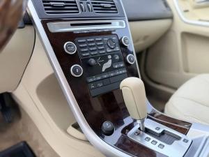 Brown Volvo XC60 2010 in Riga, with an engine capacity of 2.40 L and mileage of 268 thousand km for 9995 €, photo 13 on AUTOMOTO.COM.LV