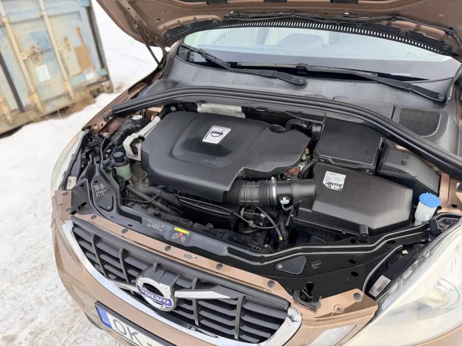 Brown Volvo XC60 2010 in Riga, with an engine capacity of 2.40 L and mileage of 268 thousand km for 9995 €, photo 22 on AUTOMOTO.COM.LV
