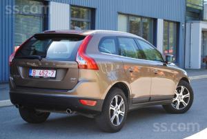 Brown Volvo XC60 2010 in Riga, with an engine capacity of 2.40 L and mileage of 302 thousand km for 9590 €, photo 3 on AUTOMOTO.COM.LV