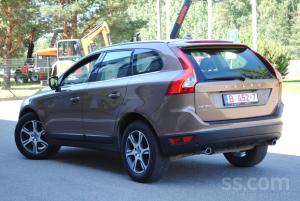 Brown Volvo XC60 2010 in Riga, with an engine capacity of 2.40 L and mileage of 302 thousand km for 9590 €, photo 4 on AUTOMOTO.COM.LV