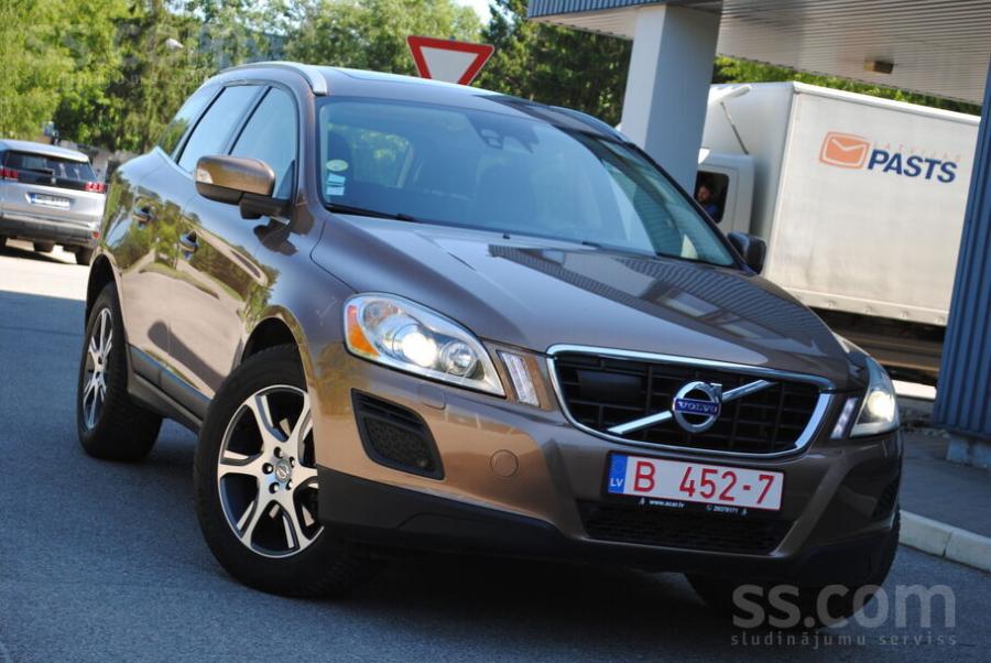 Brown Volvo XC60 2010 in Riga, with an engine capacity of 2.40 L and mileage of 302 thousand km for 9590 €, photo 5 on AUTOMOTO.COM.LV