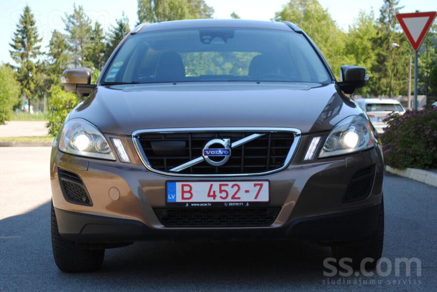 Brown Volvo XC60 2010 in Riga, with an engine capacity of 2.40 L and mileage of 302 thousand km for 9590 €, photo 6 on AUTOMOTO.COM.LV