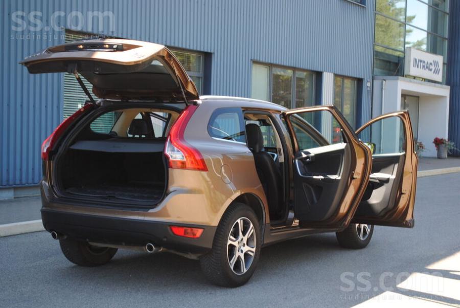 Brown Volvo XC60 2010 in Riga, with an engine capacity of 2.40 L and mileage of 302 thousand km for 9590 €, photo 7 on AUTOMOTO.COM.LV