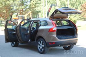 Brown Volvo XC60 2010 in Riga, with an engine capacity of 2.40 L and mileage of 302 thousand km for 9590 €, photo 9 on AUTOMOTO.COM.LV