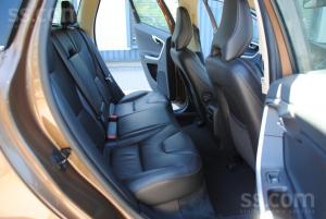 Brown Volvo XC60 2010 in Riga, with an engine capacity of 2.40 L and mileage of 302 thousand km for 9590 €, photo 14 on AUTOMOTO.COM.LV