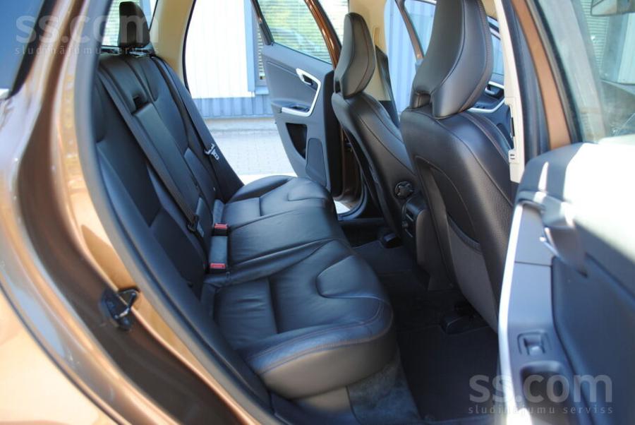Brown Volvo XC60 2010 in Riga, with an engine capacity of 2.40 L and mileage of 302 thousand km for 9590 €, photo 14 on AUTOMOTO.COM.LV