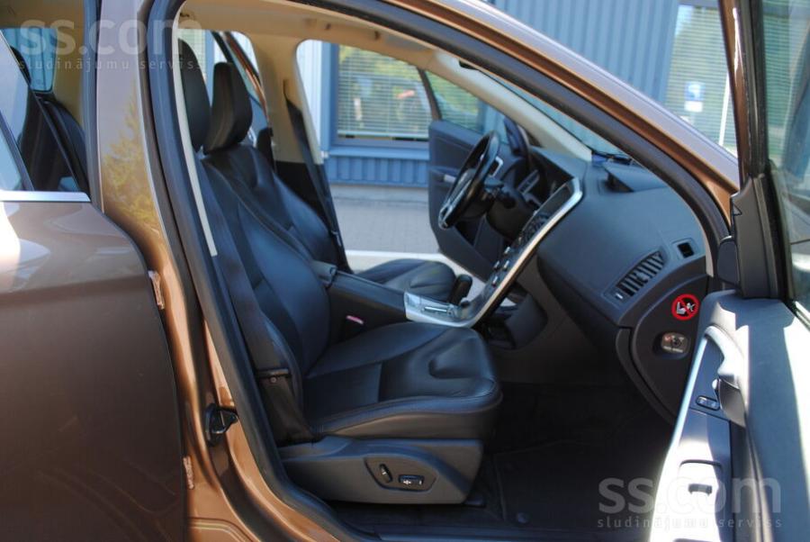 Brown Volvo XC60 2010 in Riga, with an engine capacity of 2.40 L and mileage of 302 thousand km for 9590 €, photo 16 on AUTOMOTO.COM.LV