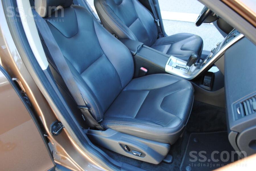 Brown Volvo XC60 2010 in Riga, with an engine capacity of 2.40 L and mileage of 302 thousand km for 9590 €, photo 17 on AUTOMOTO.COM.LV