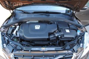 Brown Volvo XC60 2010 in Riga, with an engine capacity of 2.40 L and mileage of 302 thousand km for 9590 €, photo 19 on AUTOMOTO.COM.LV