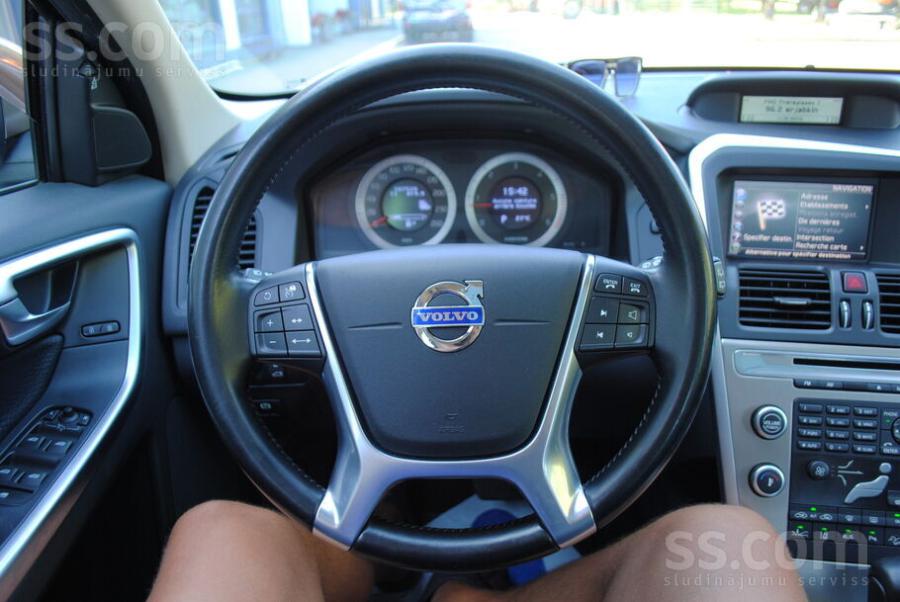 Brown Volvo XC60 2010 in Riga, with an engine capacity of 2.40 L and mileage of 302 thousand km for 9590 €, photo 30 on AUTOMOTO.COM.LV