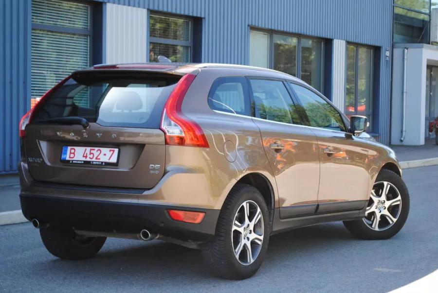 Brūns Volvo XC60 2010 Rīga, ar dzinēja tilpumu 2.40 L un nobraukumu 302 tūkst. km par 9590 €, foto 3 vietnē AUTOMOTO.COM.LV