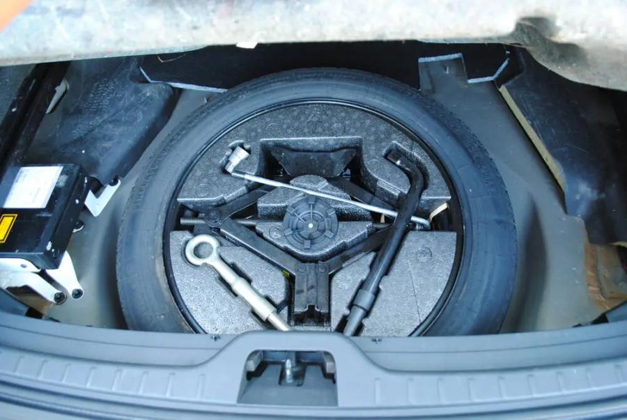 Brūns Volvo XC60 2010 Rīga, ar dzinēja tilpumu 2.40 L un nobraukumu 302 tūkst. km par 9590 €, foto 11 vietnē AUTOMOTO.COM.LV