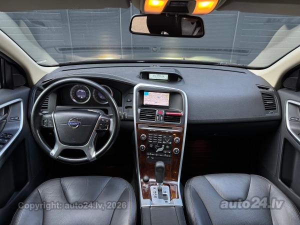 Brown Volvo XC60 2010 in Tallinn, with an engine capacity of 2.40 L and mileage of 300 thousand km for 5299 €, photo 6 on AUTOMOTO.COM.LV