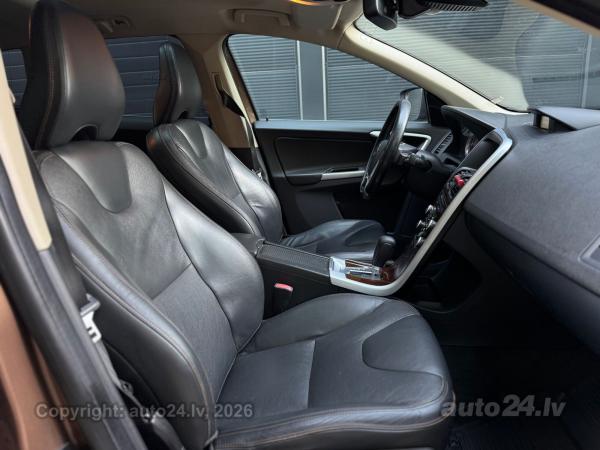 Brown Volvo XC60 2010 in Tallinn, with an engine capacity of 2.40 L and mileage of 300 thousand km for 5299 €, photo 7 on AUTOMOTO.COM.LV