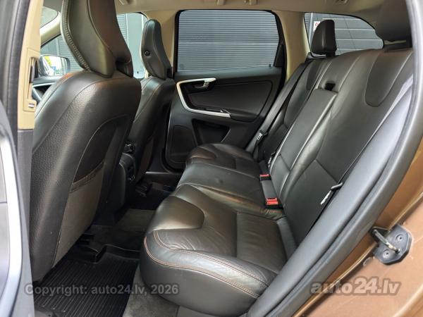 Brown Volvo XC60 2010 in Tallinn, with an engine capacity of 2.40 L and mileage of 300 thousand km for 5299 €, photo 9 on AUTOMOTO.COM.LV
