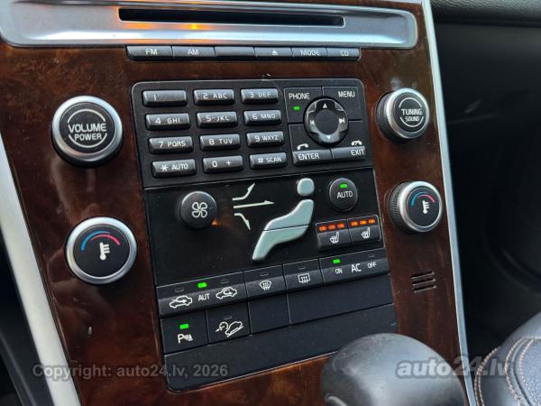 Brown Volvo XC60 2010 in Tallinn, with an engine capacity of 2.40 L and mileage of 300 thousand km for 5299 €, photo 10 on AUTOMOTO.COM.LV