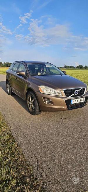 Brown Volvo XC60 2010 in Vievis, with an engine capacity of 2.40 L and mileage of 284 thousand km for 5800 €, photo 4 on AUTOMOTO.COM.LV