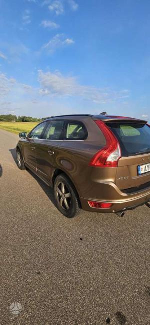 Brown Volvo XC60 2010 in Vievis, with an engine capacity of 2.40 L and mileage of 284 thousand km for 5800 €, photo 5 on AUTOMOTO.COM.LV