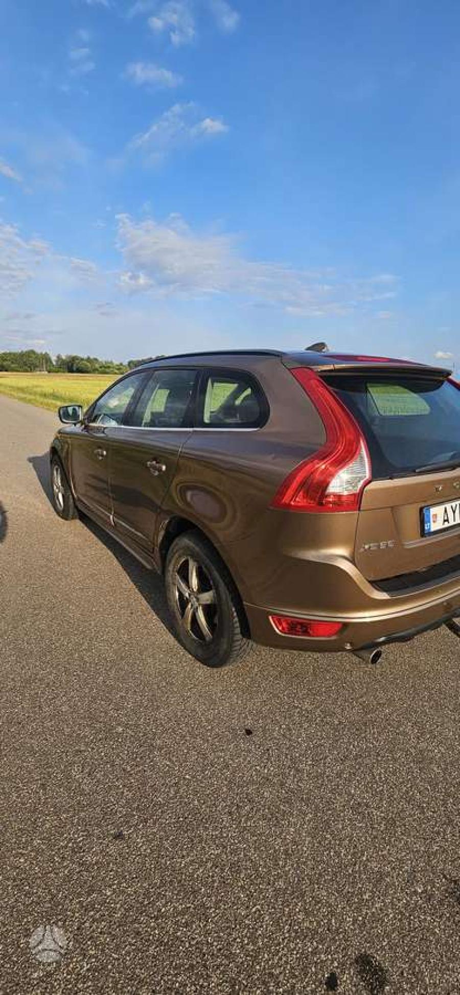Brown Volvo XC60 2010 in Vievis, with an engine capacity of 2.40 L and mileage of 284 thousand km for 5800 €, photo 5 on AUTOMOTO.COM.LV